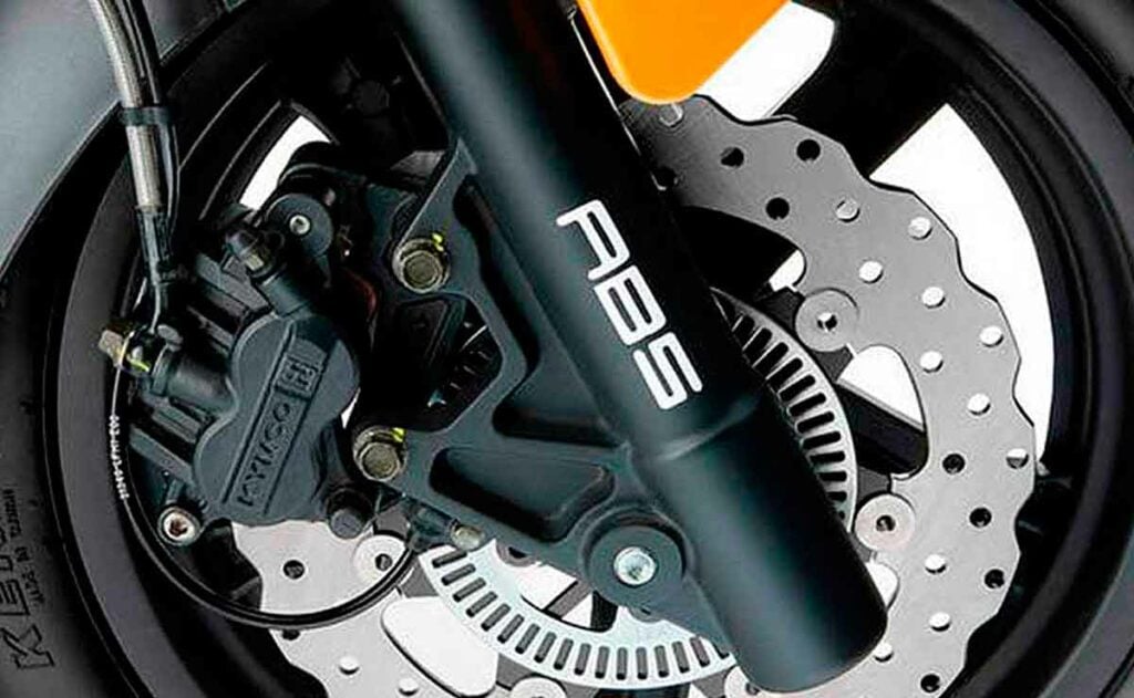 Las 8 mejores motos con frenos ABS en Colombia