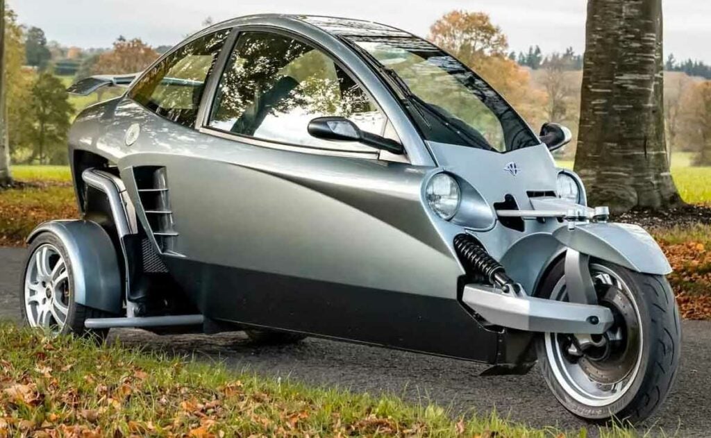 ¿Auto o moto? Este particular vehículo va a subasta