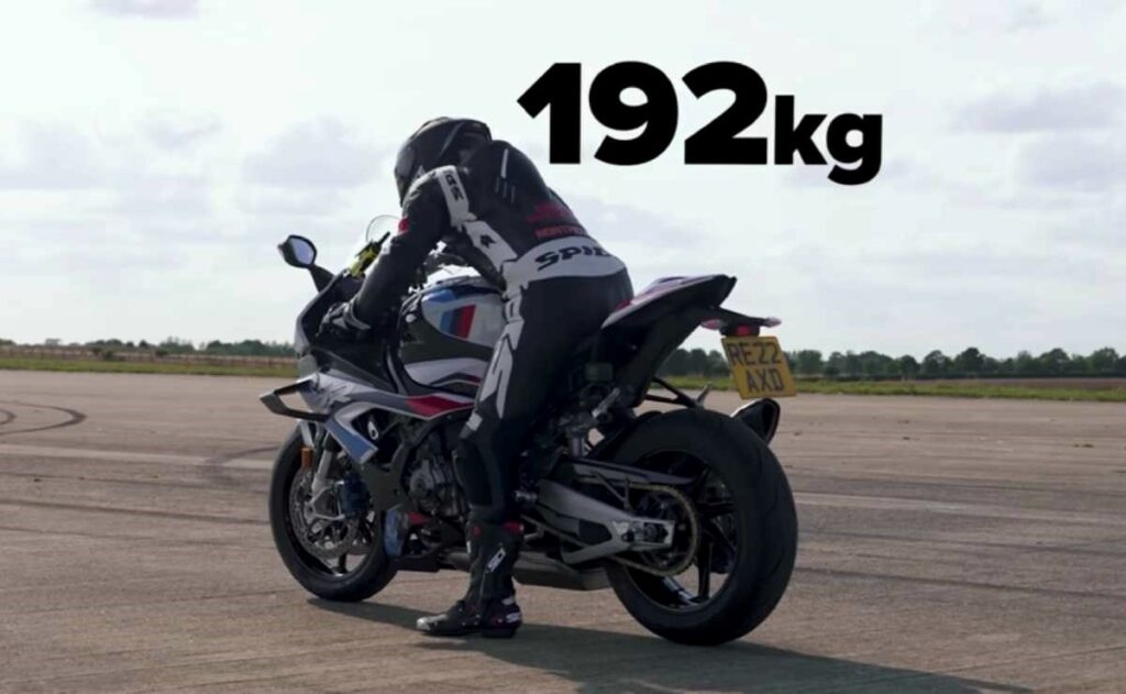 Ferrari vs superbike BMW: ¡Mira este Increíble Duelo!