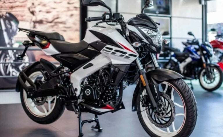 Bajaj Rouser NS 200 es la moto que está revolucionando al mercado?