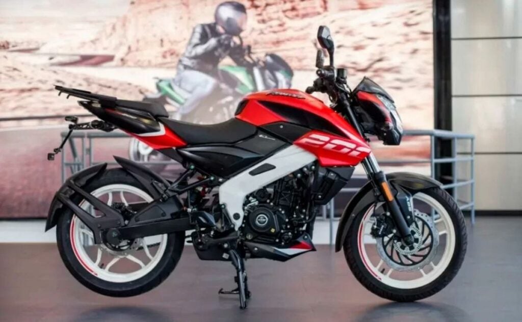 Bajaj Rouser NS 200 es la moto que está revolucionando al mercado?