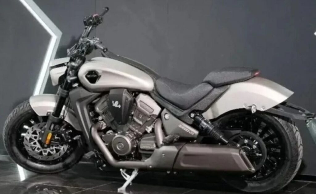 Nueva Benda "Dark Flag" ¿Con motor V4 y suspensión automática?