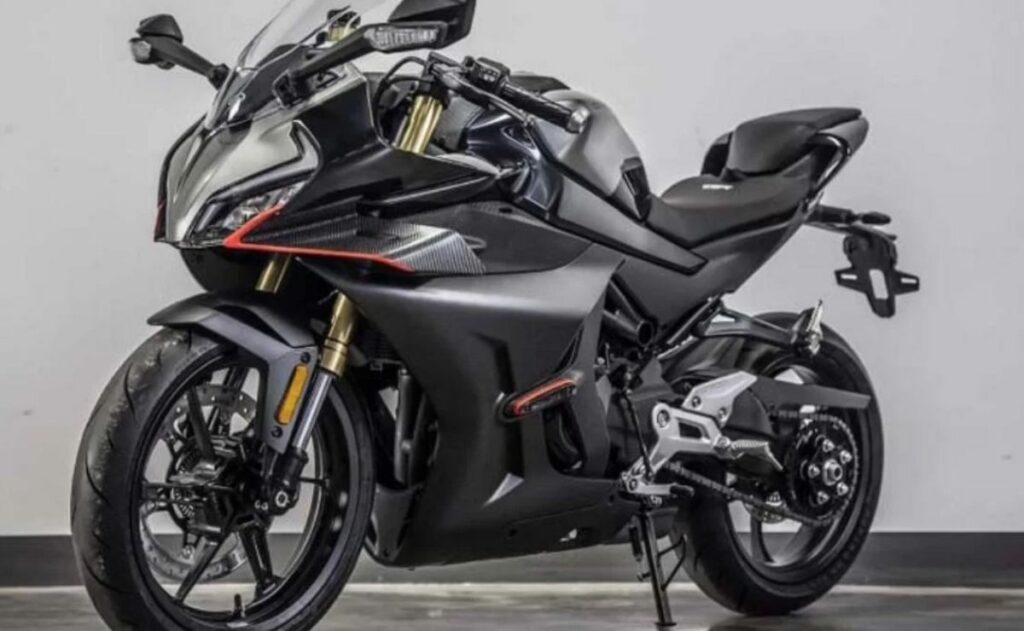 CFMoto lanzó la SR450, ¿También prepara una SR450-S?