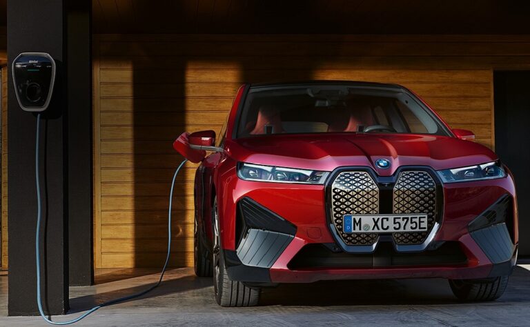 ¡4 Razones por las que el BMW EV es un Eléctrico Clásico!