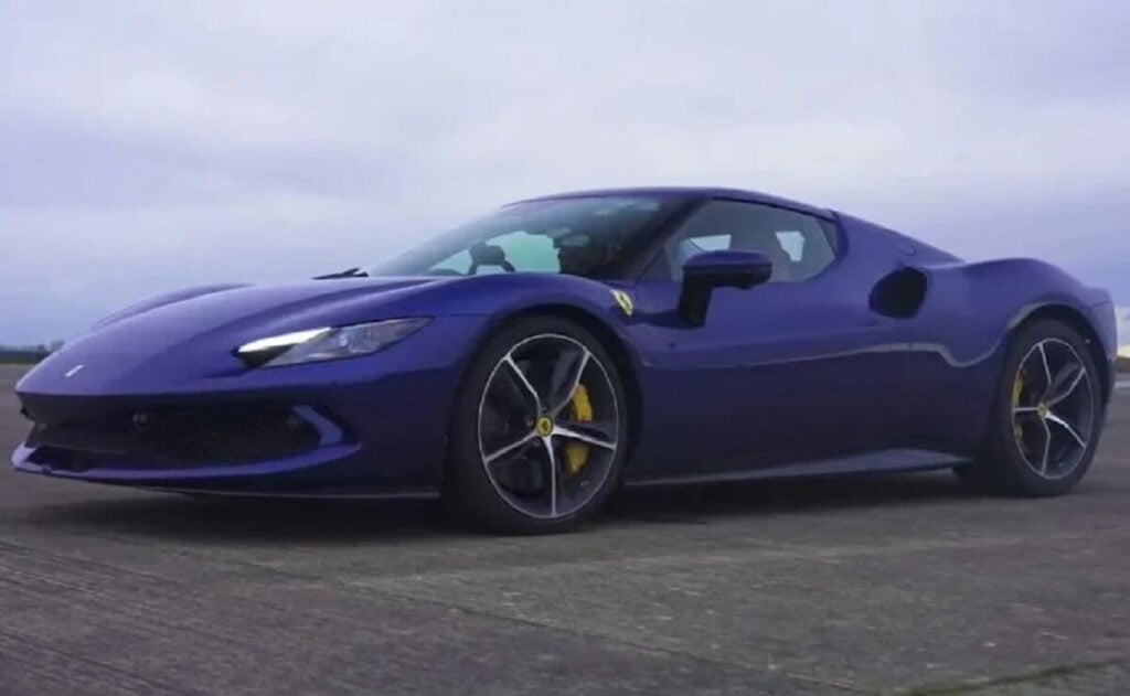 Ferrari 296 GTB vs SF90: ¡Mira quién ganó este duelo único!