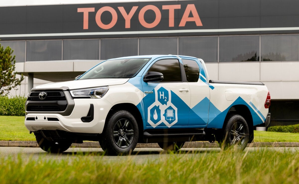 Toyota Hilux prepara la primera pick up a hidrógeno mientras demuestra ...