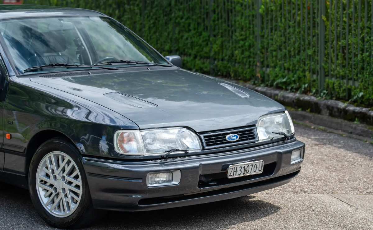El Ford Sierra RS Cosworth: Un Icono del Rally que Seduce desde el ...