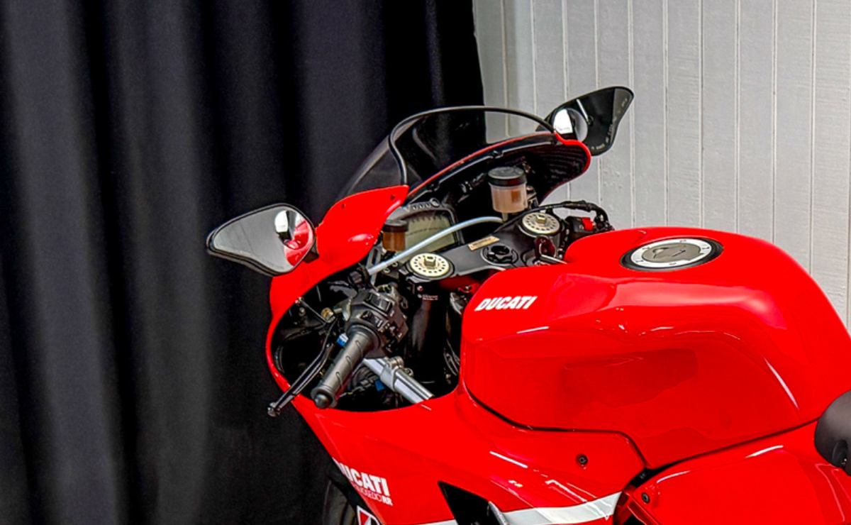 La Ducati Desmosedici D16 RR 2008: Una Joya de MotoGP en las Calles
