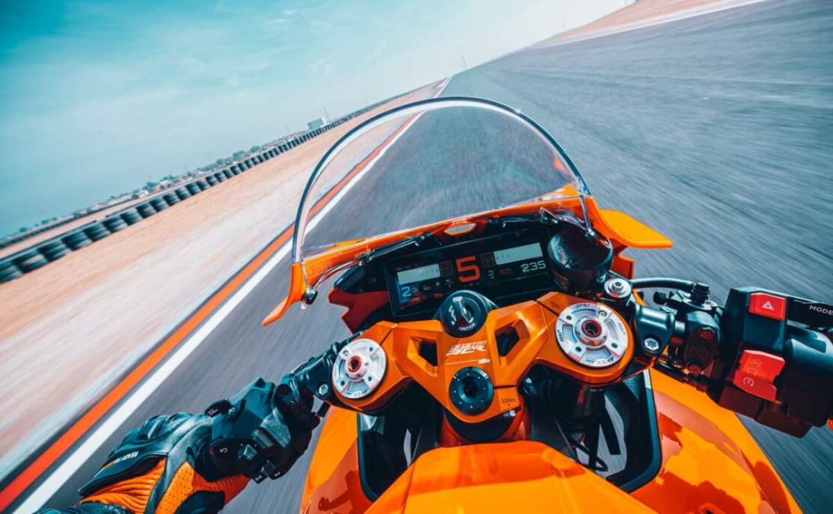 KTM 990 RC-R: La Nueva Contendiente en el Segmento de Media-Alta Cilindrada