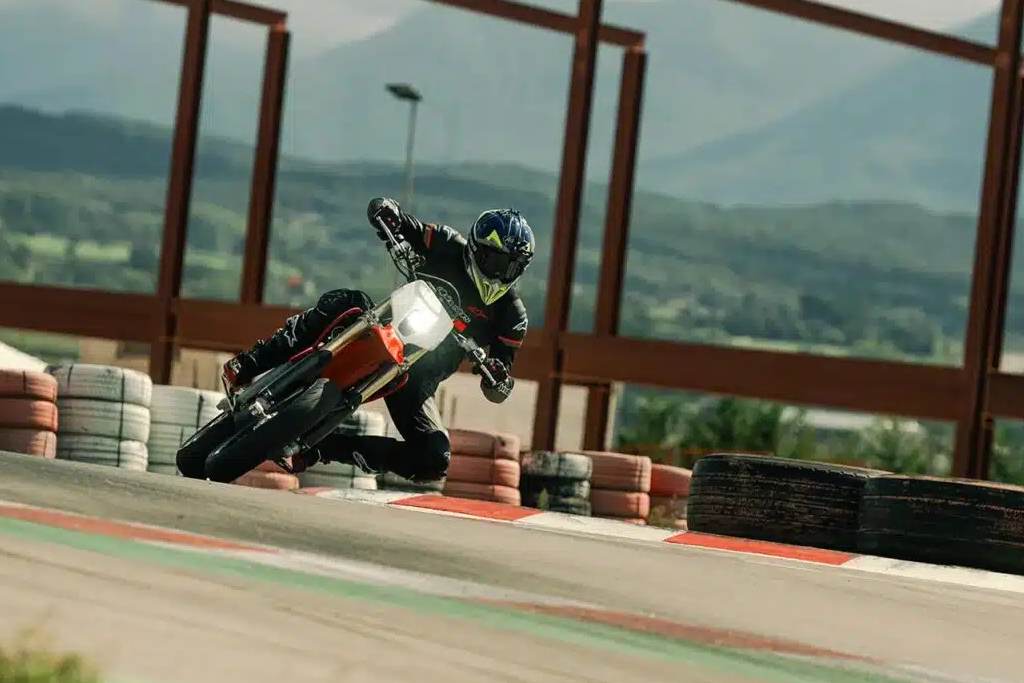 Stark Future Varg SM: La supermoto eléctrica que promete revolucionar ...