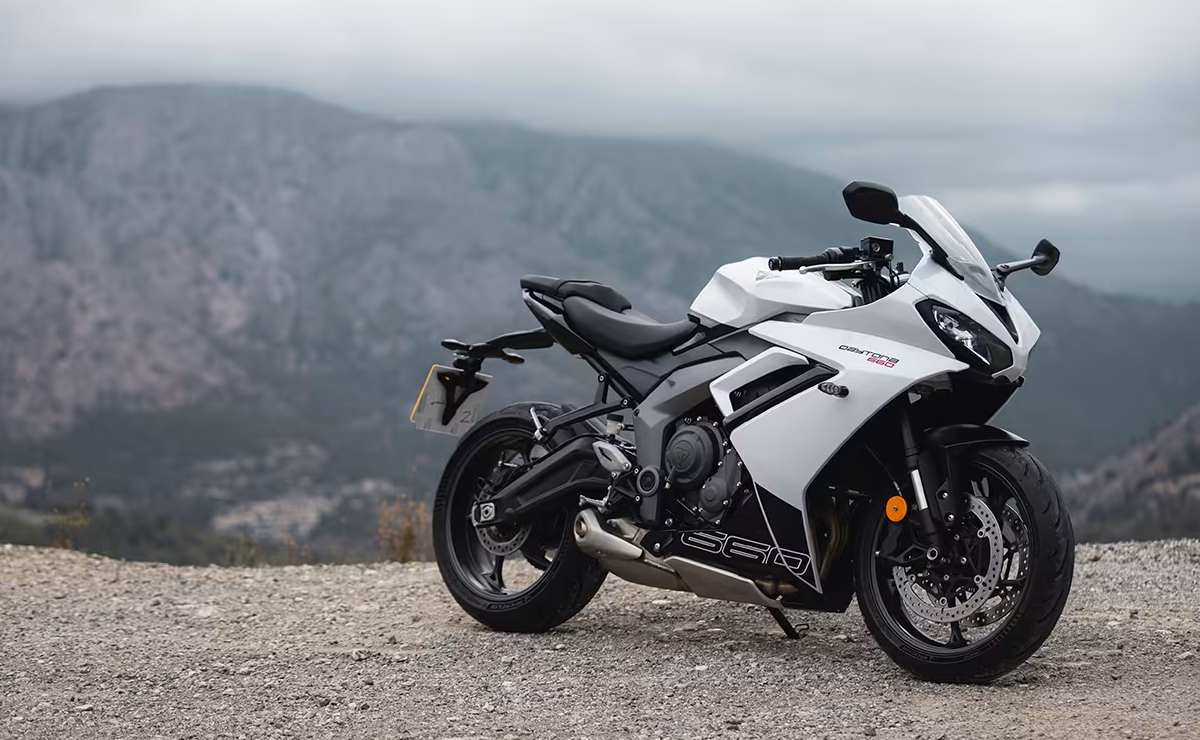 Triumph Revive El Legado: La Daytona 660 Se Une a La Competencia