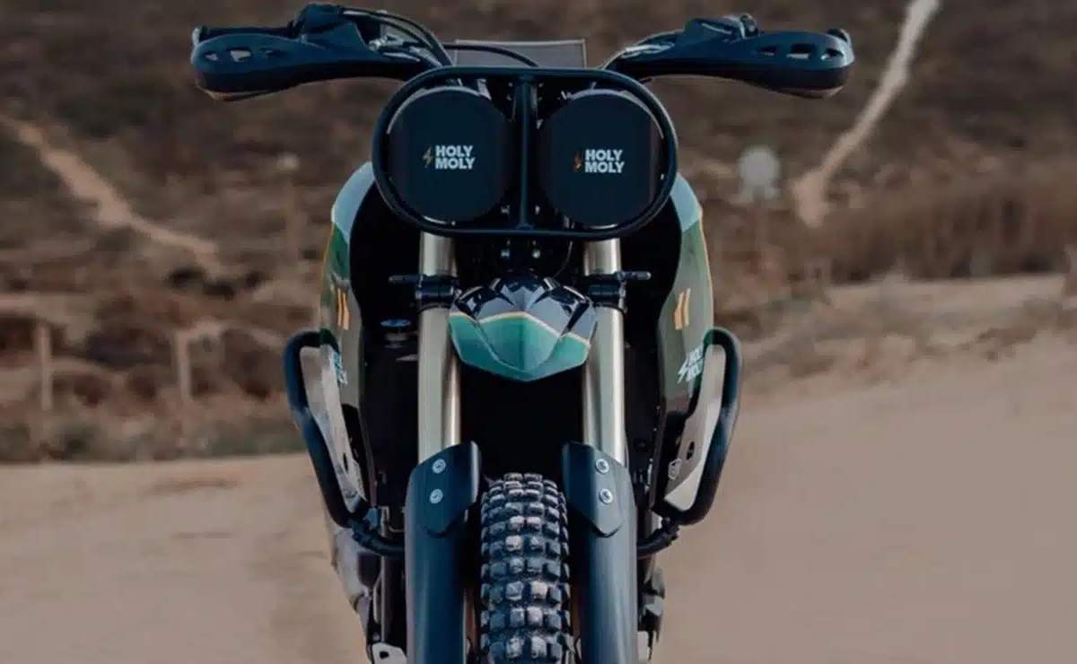 Yamaha Ténéré 700: Reviviendo la Época Dorada con un Nuevo Kit Retro